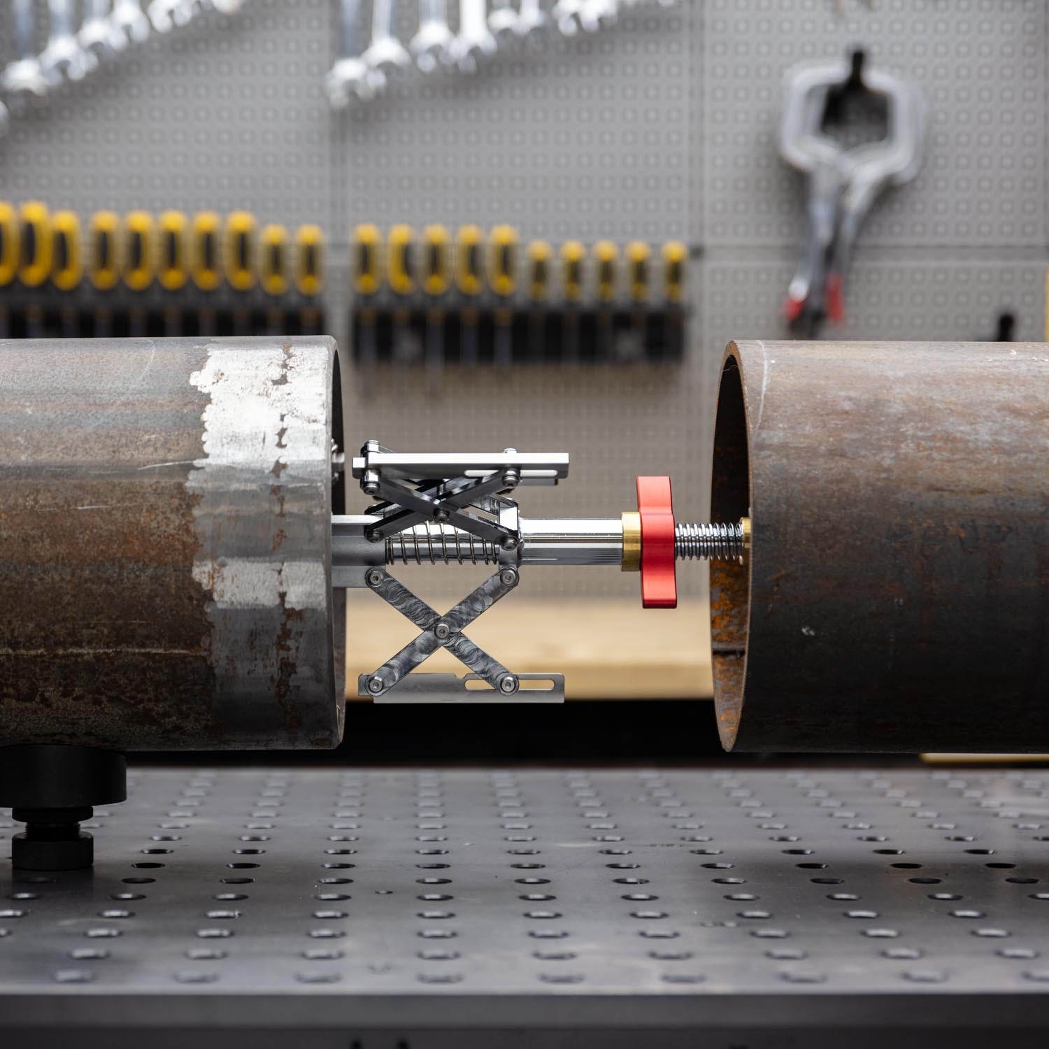 "The Spider" Internal Pipe Fit-Up Clamp, For 4"-8" pipes – Strong Hand ...